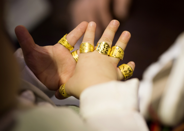 Hainan Gold Prices Draw Chinese Shoppers as Island Goes Duty-Free ...